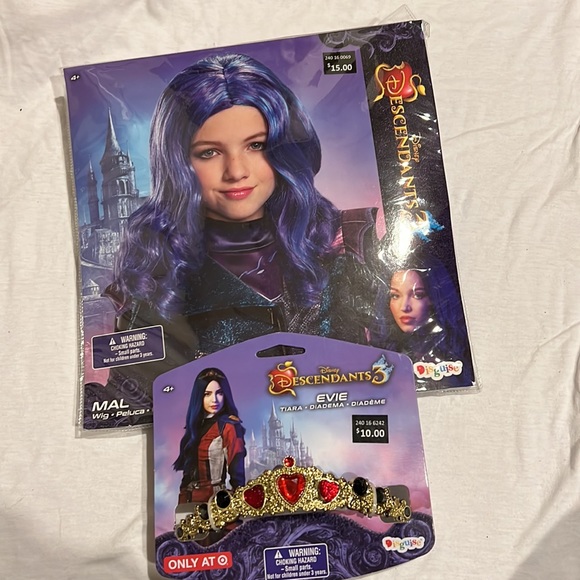 Disney | Costumes | Nwt 2pc Disney Descendants 3 Evie Red Gold Crown ...